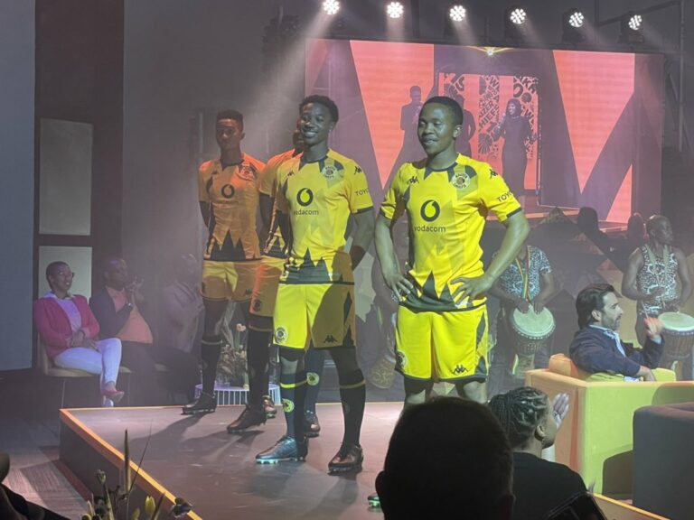 Kaizer Chiefs Unveil 2023/24 Kit - iDiski Times