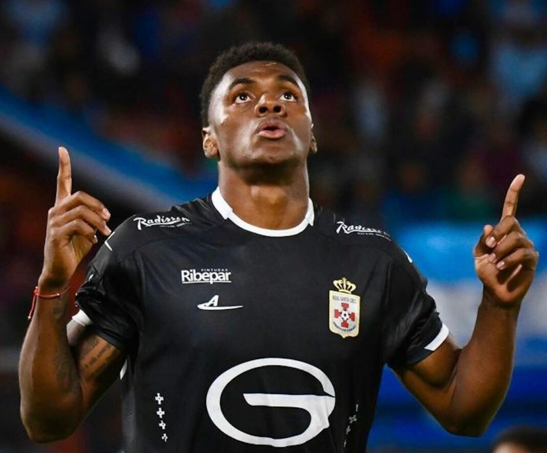 New Chiefs Striker Set To Arrive At Naturena - iDiski Times