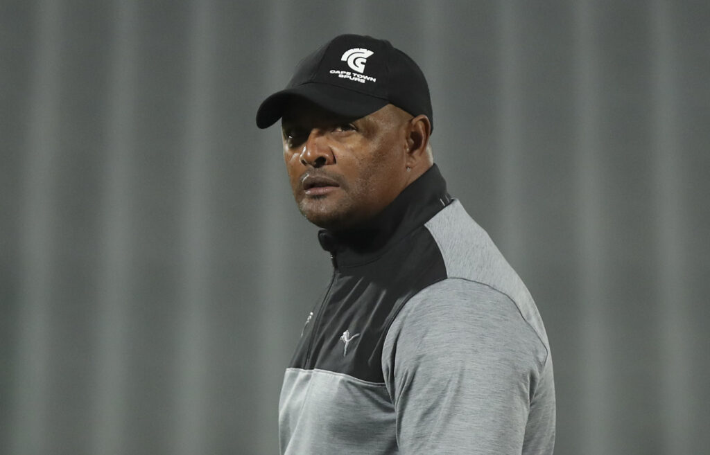 Bartlett - I've Got Broad Shoulders - iDiski Times