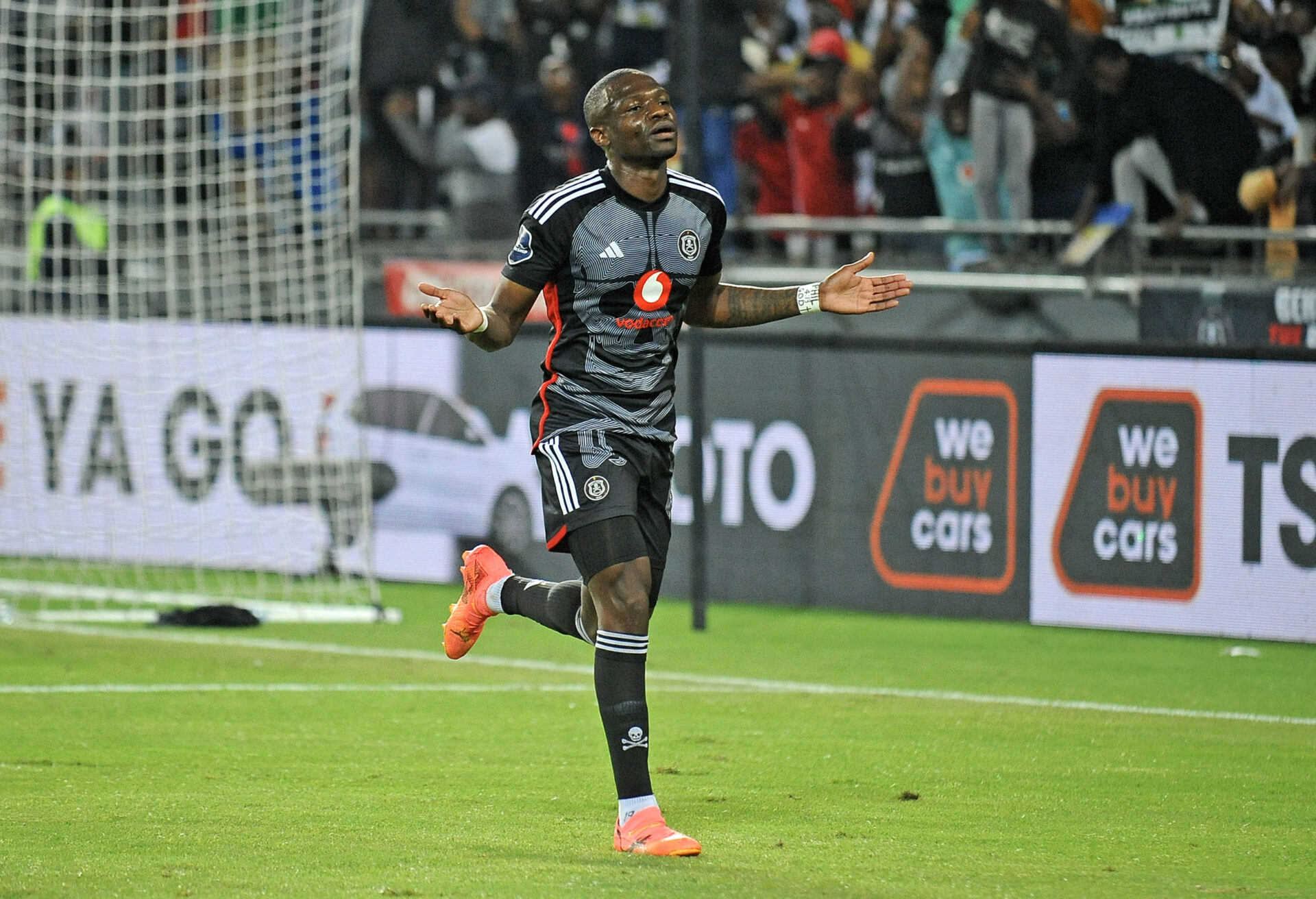 Riveiro Hails Golden Boot Winner Mabasa - iDiski Times