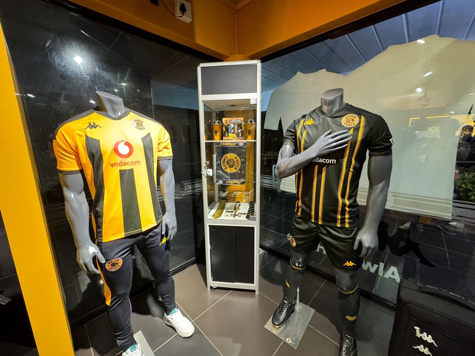 Kaizer Chiefs Unveil 2024/25 Kits - iDiski Times